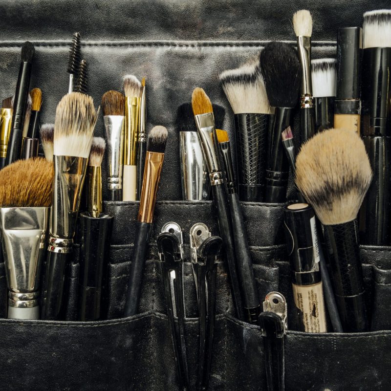 Membersihkan Brush Makeup dengan 6 Langkah Mudah Ini