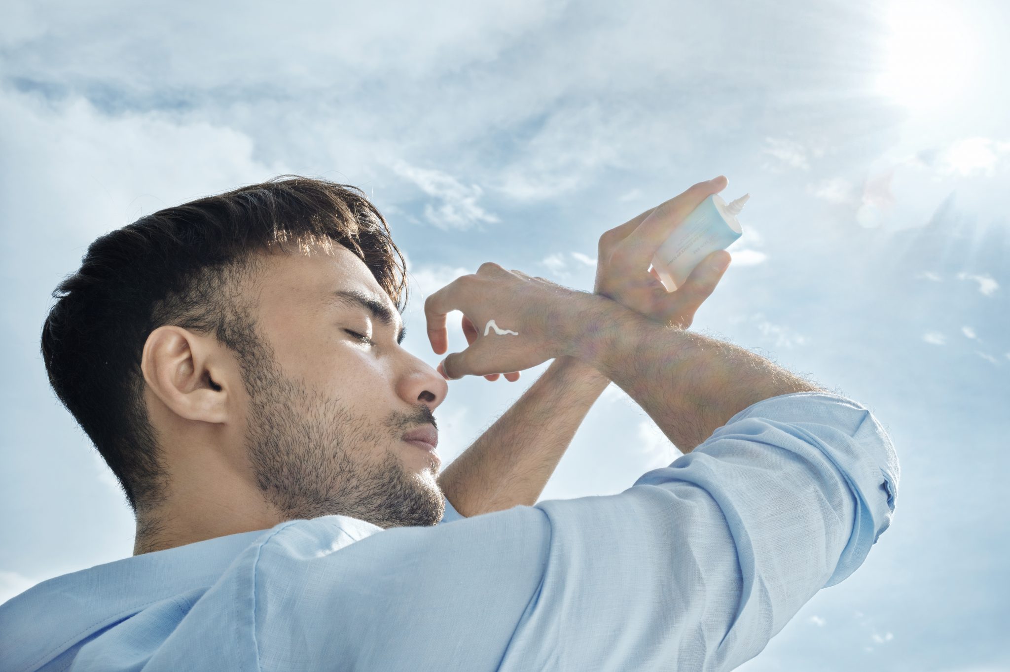 Cara Reapply Sunscreen yang Benar & Mengapa Penting Dilakukan?