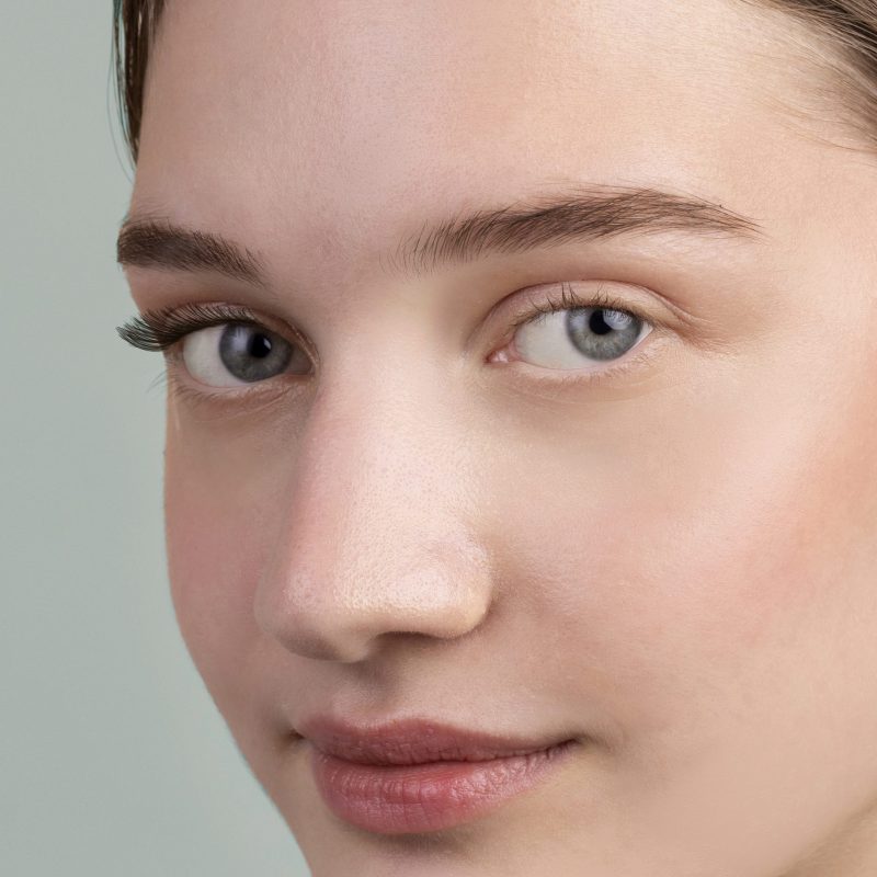 10 Arti Kedutan Alis Kanan Atas Menurut Medis!